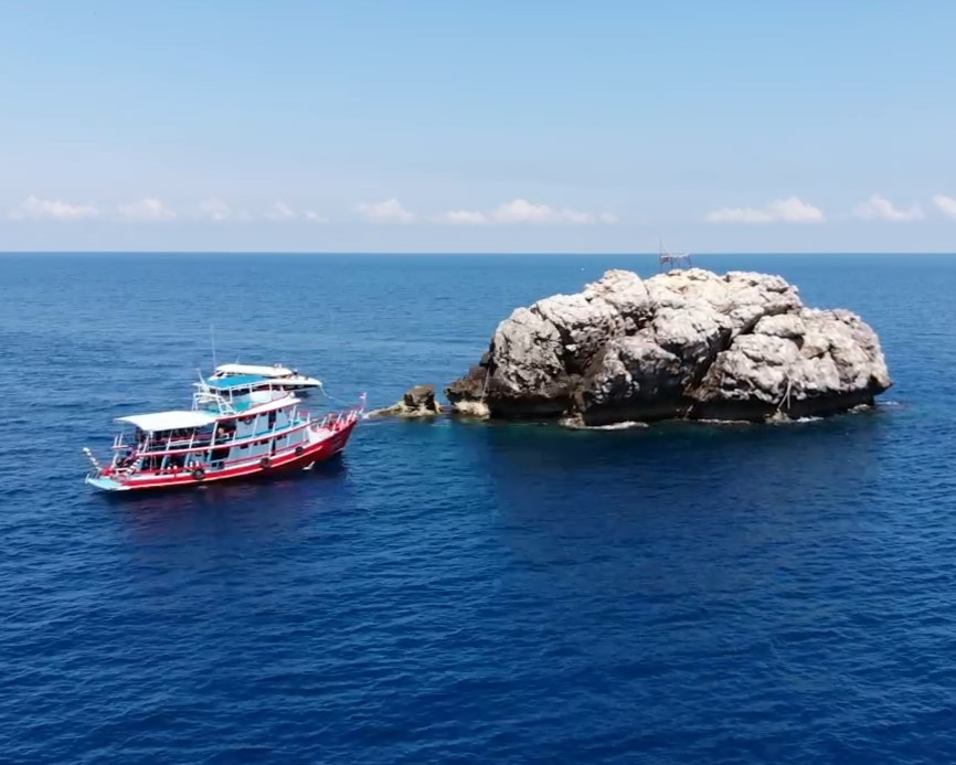 Big Advantages of diving on Koh Phangan: prices and Sail Rock